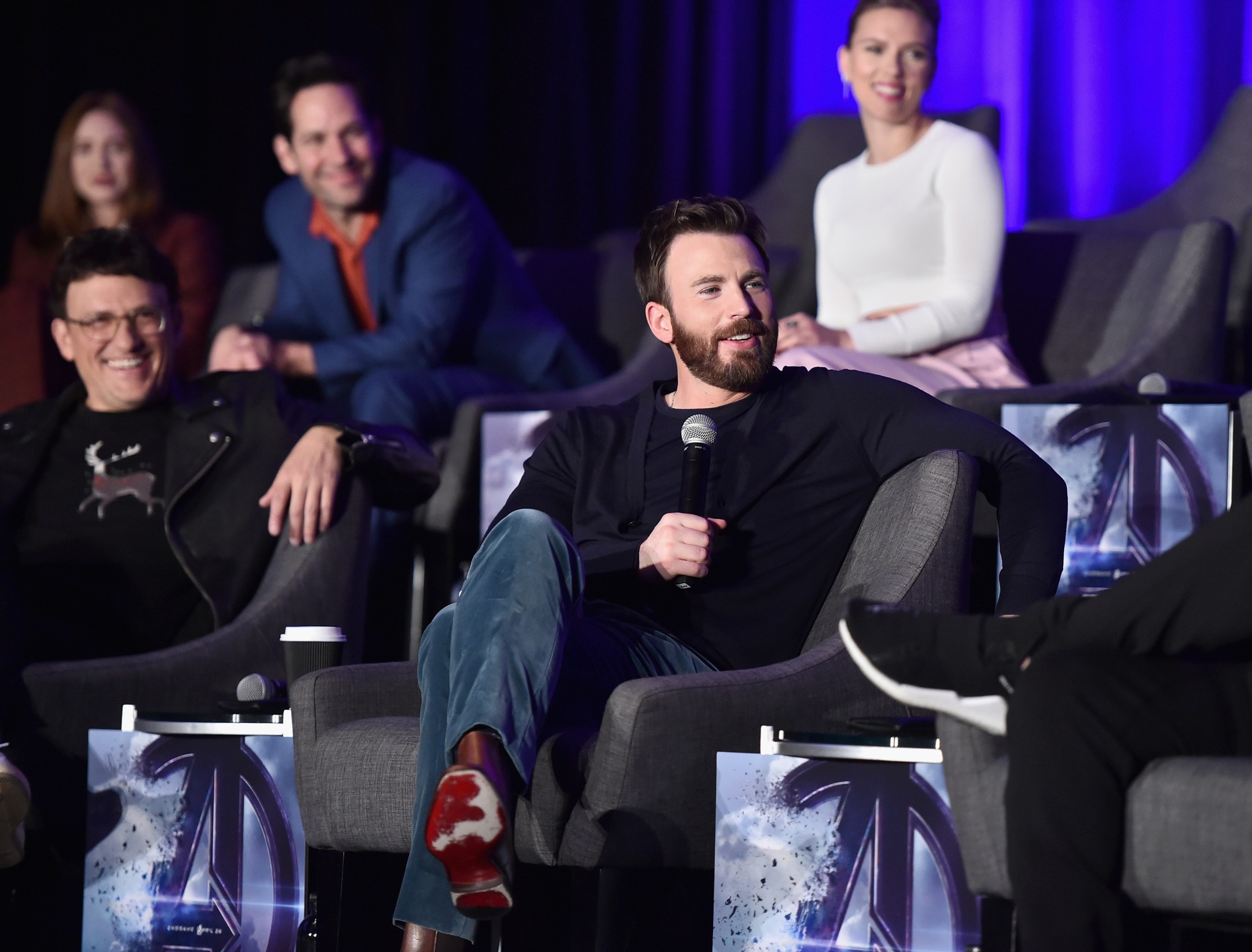 Họp báo "Avengers: Endgame" chừa ghế trống để tưởng nhớ các siêu anh ...