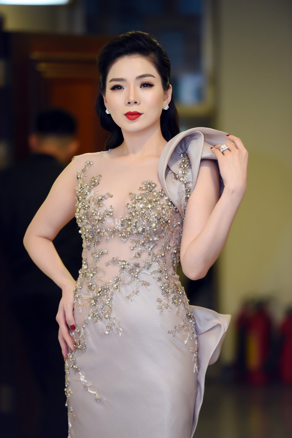 Đông Nhi nhận giải Cống Hiến, Lệ Quyên phát ngôn lạ khiến fan trách móc ...