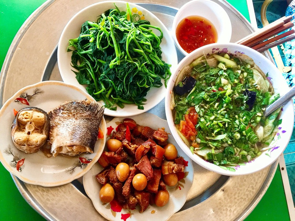 Khoe Mâm Cơm Cực Ngon Lành Cho Nhà 4 Người Vợ Trẻ Vẫn Bị Chị Em Trừ điểm Vì Bát Canh Chua