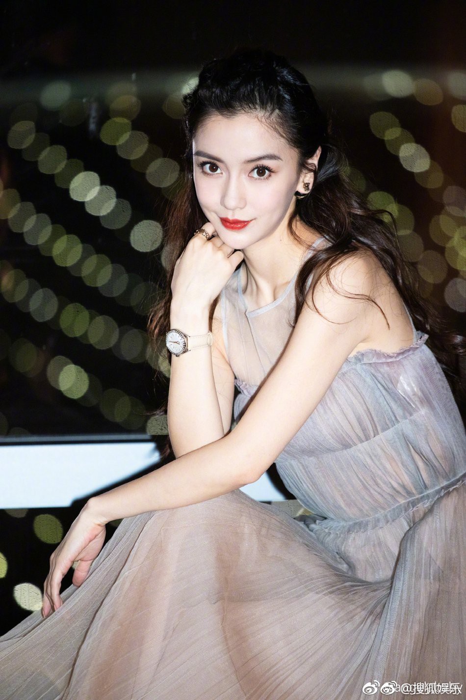 Bỏ makeup đậm, mặt mộc của Angela Baby chính là minh chứng cô nàng hoàn ...