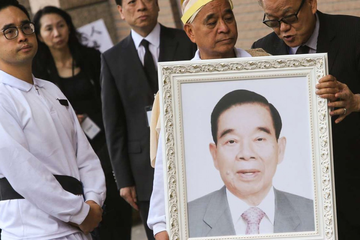 "Đế Vương Kim Hoàn" Chow Tai Fook