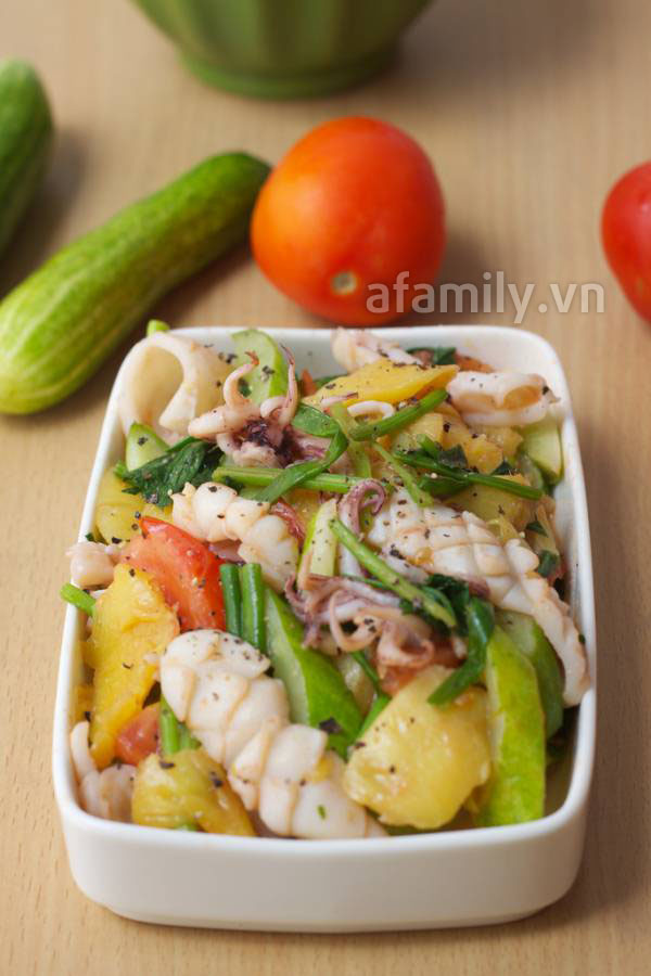 Giòn ngon món mực xào rau củ