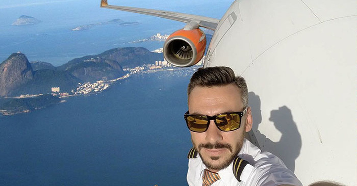 Đăng loạt ảnh "selfie" trên không trung gây xôn xao MXH, nam phi công ...