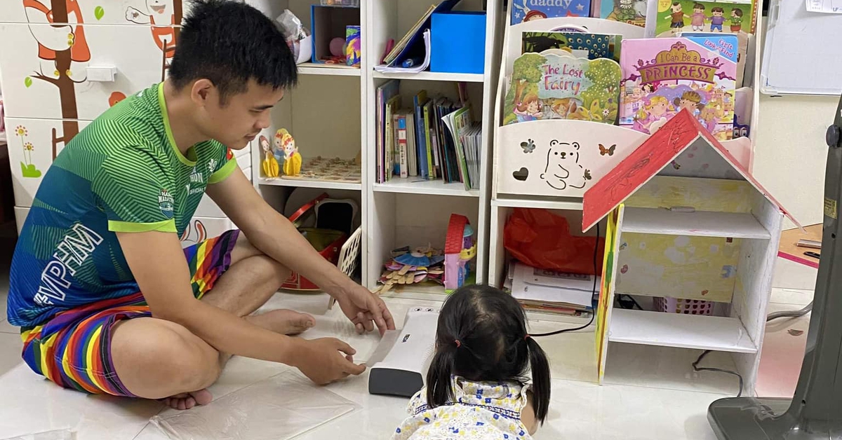 Các mẹ có con giỏi tiếng Anh từ nhỏ