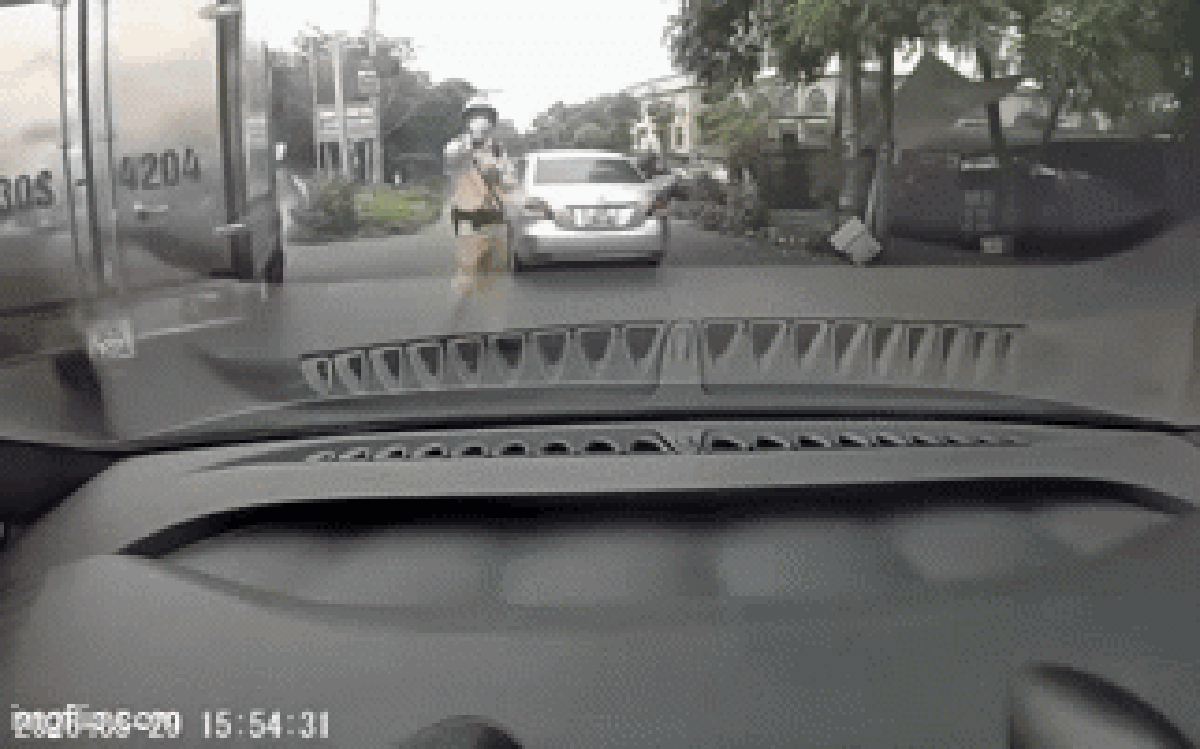 Xác minh tuyển sinh người dạy lái xe K.C.T hỏi CSGT 'em biết anh không'