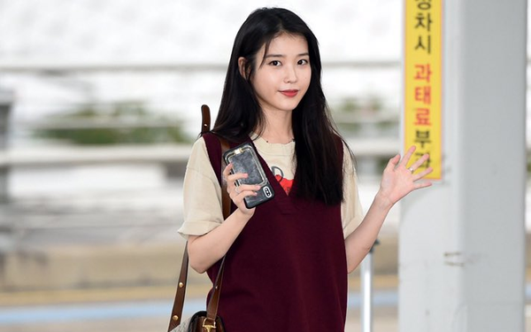 Thời trang sân bay của IU trẻ trung, xinh xẻo, đáng học hỏi