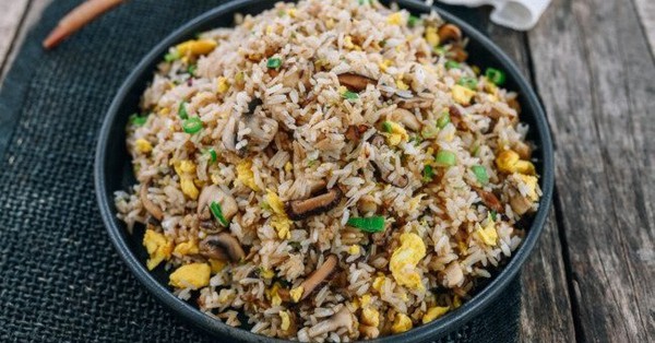 Cách làm cơm chiên nấm đơn giản mà cực ngon