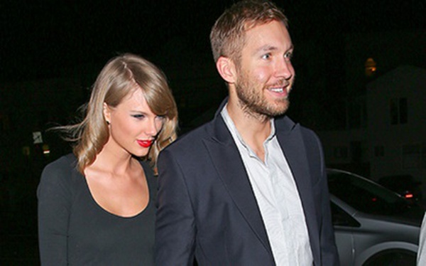 Taylor Swift đẹp dịu dàng nắm chặt tay bạn trai