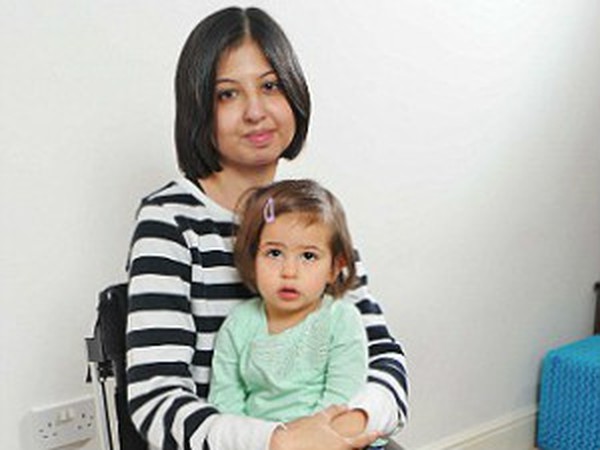 Nỗi đau của người mẹ bị liệt nửa người sau khi sinh con vì phương pháp ...