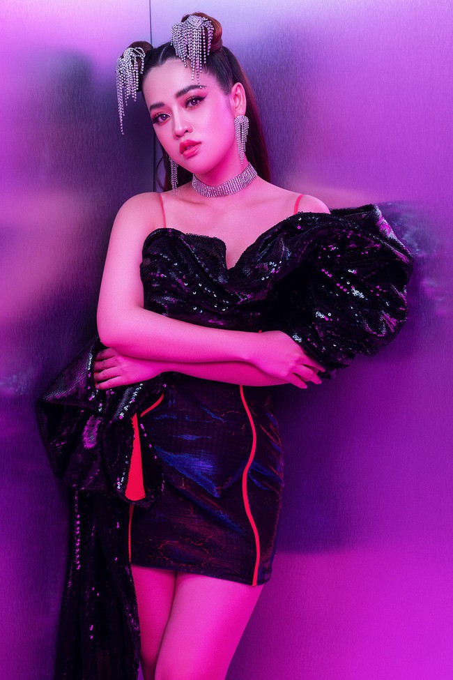 Puka khoe đường cong gợi cảm, pose dáng "cực gắt" trong bộ ảnh mừng ...