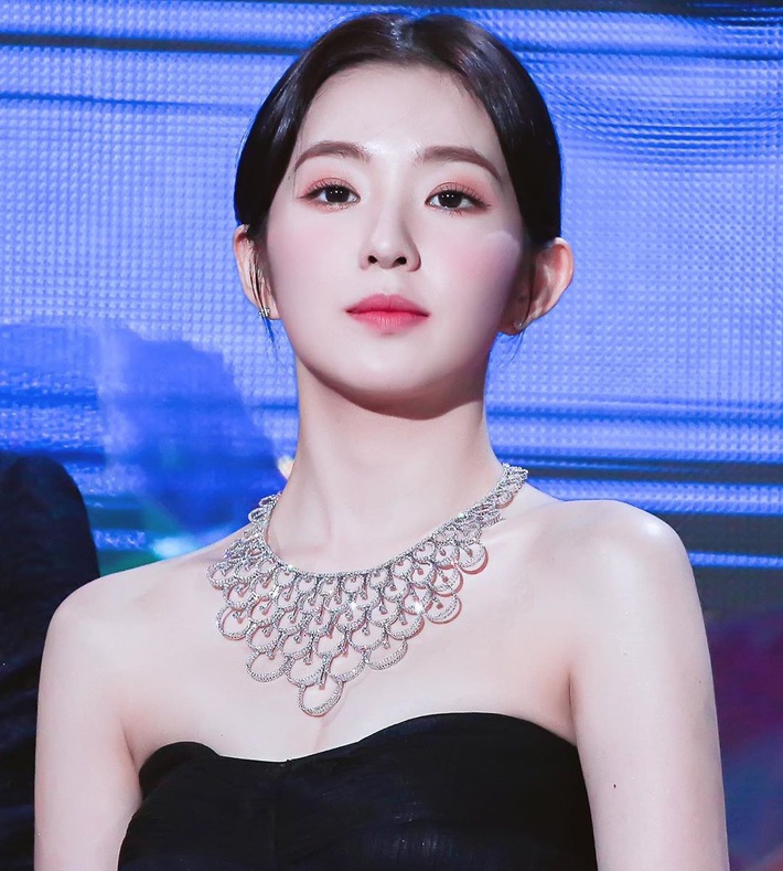 Irene không ít lần diện trang sức đắt đỏ như công nương hoàng gia