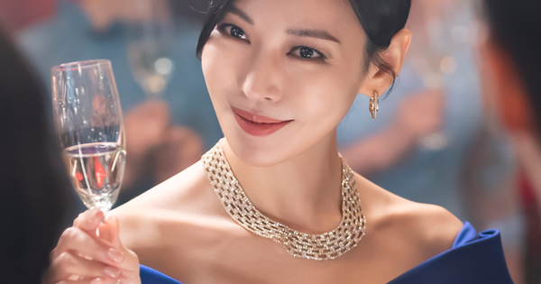 Đồ ngủ của Cheon Seo Jin phim Penthouse là hàng hiệu xịn, giá 44 triệu