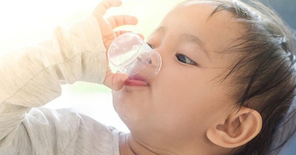 Có nên sử dụng thuốc long đờm để hỗ trợ tống xuất đờm nhớt khi trẻ bị ...