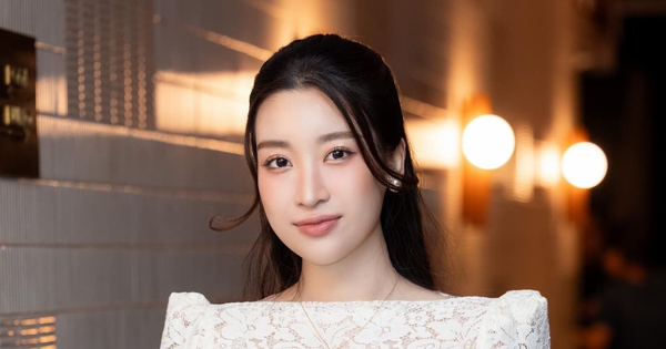 Đỗ Mỹ Linh khoe vóc dáng hậu sinh con ra sao mà khiến Tiểu Vy cùng dàn người đẹp phải thốt lên ...