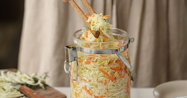 Thêm lá này vào khi muối dưa bắp cải sẽ thơm ngon vô cùng