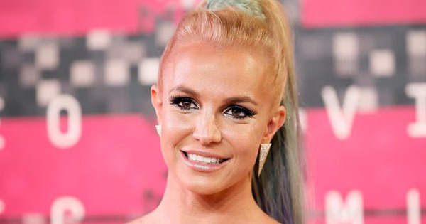 Britney Spears bị vệ sĩ một nam cầu thủ đánh thẳng vào mặt