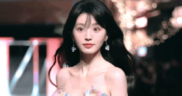 Điền Hi Vi nổi bật với 42 triệu lượt xem tại Đêm hội Vogue