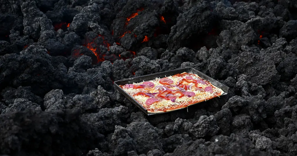 Món pizza nguy hiểm nhất thế giới: Trải nghiệm ẩm thực "rùng rợn"