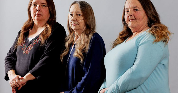 Ba người phụ nữ dành gần 50 năm truy tìm hung thủ hiếp dâm, sát hại mình