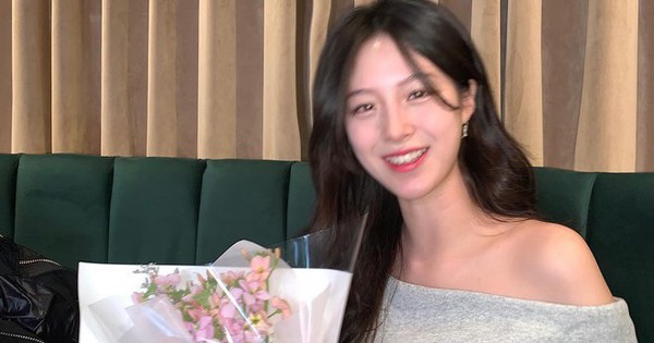 Chỉ với 20 giây nữ sinh Hàn khiến netizen "hỗn chiến": Cuối cùng là giống Jisoo