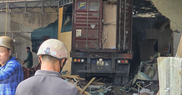 Tạm giữ hình sự tài xế container lao vào loạt nhà dân, khiến 3 người tử ...