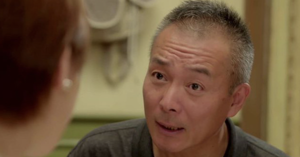 Đi 3000km đến thăm con, vừa đến nơi nghe lén con dâu nói 1 câu thì bố chồng sốc nặng, tức tốc ...