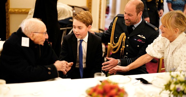 Hoàng tử George và hành trình trở thành vua giữa thế giới hiện đại