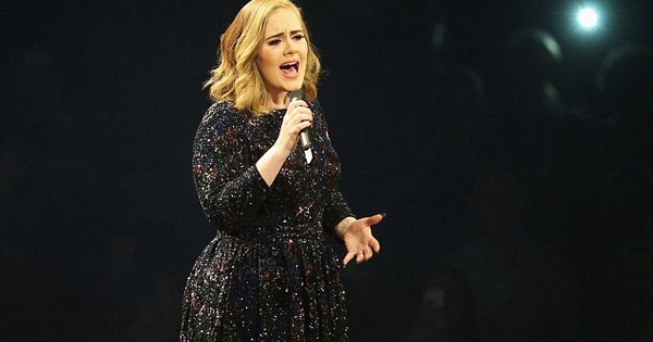 Đây chính là phản ứng của Adele khi hát nhầm lời ca khúc của mình